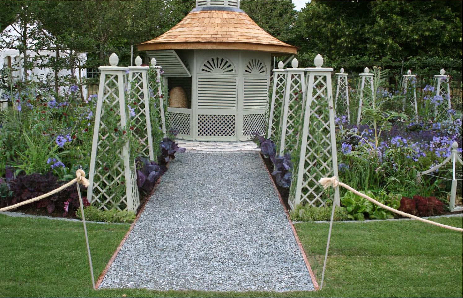 Hamton court flower show 2009 - beekeepers