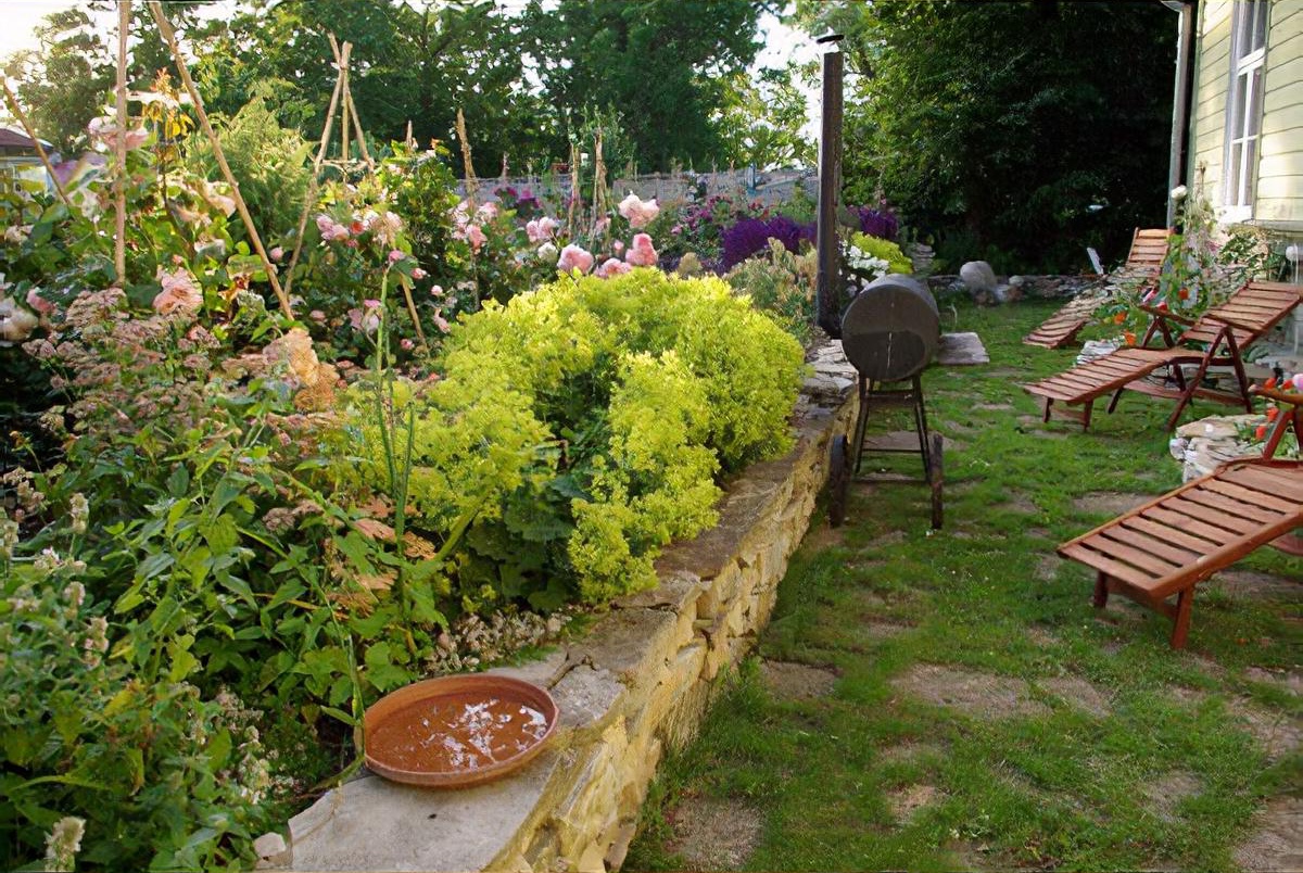 Romantic seaside rose-garden