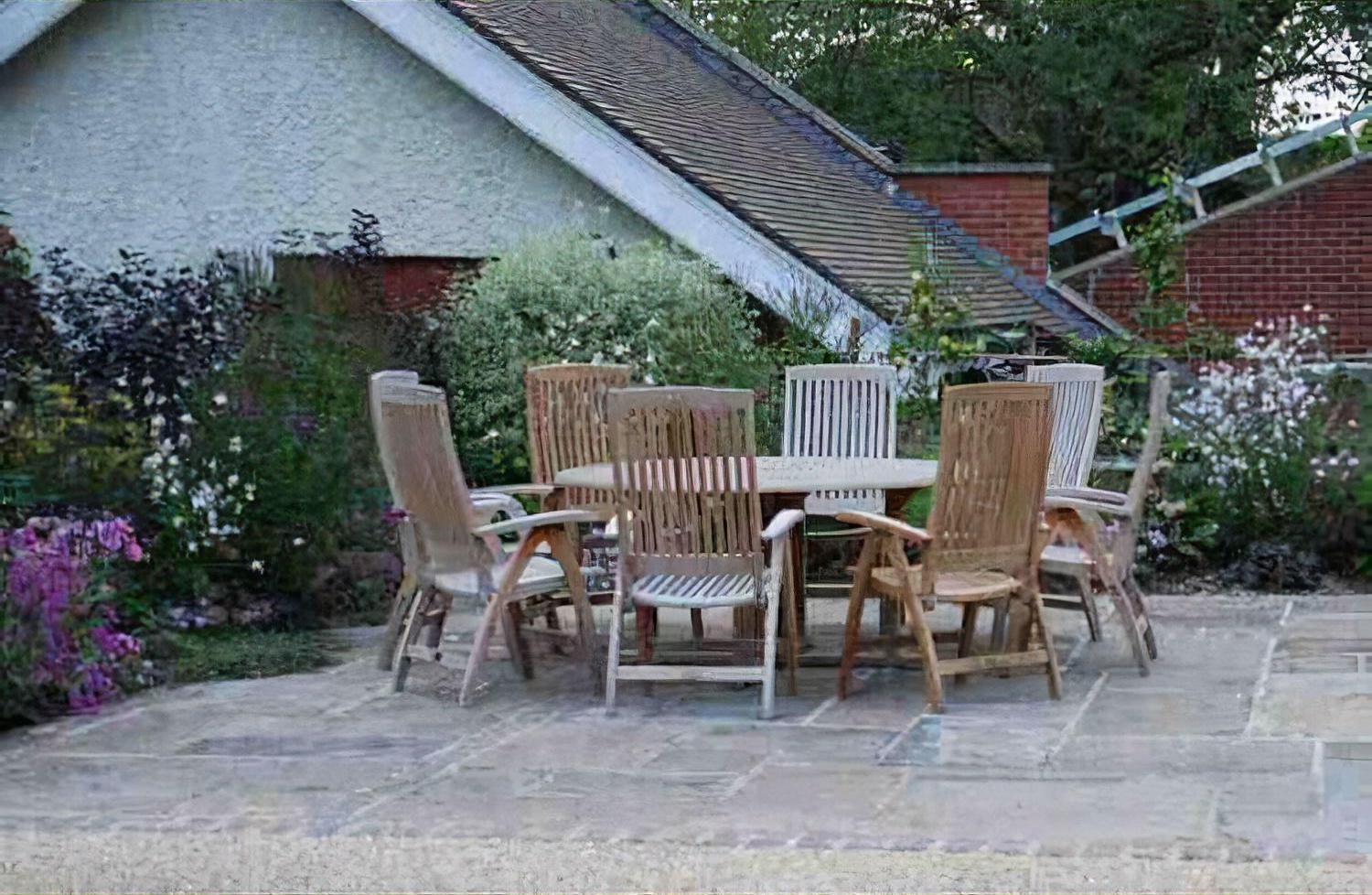 Traditional english country garden alice bowe