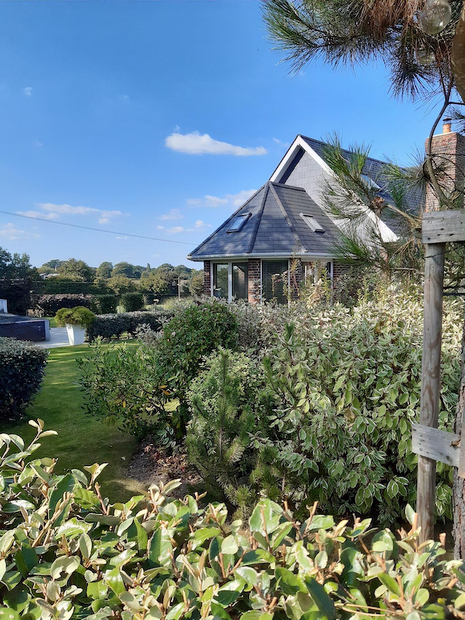 Contemporary Rural Garden by Sussex based garden designer Anna Helps