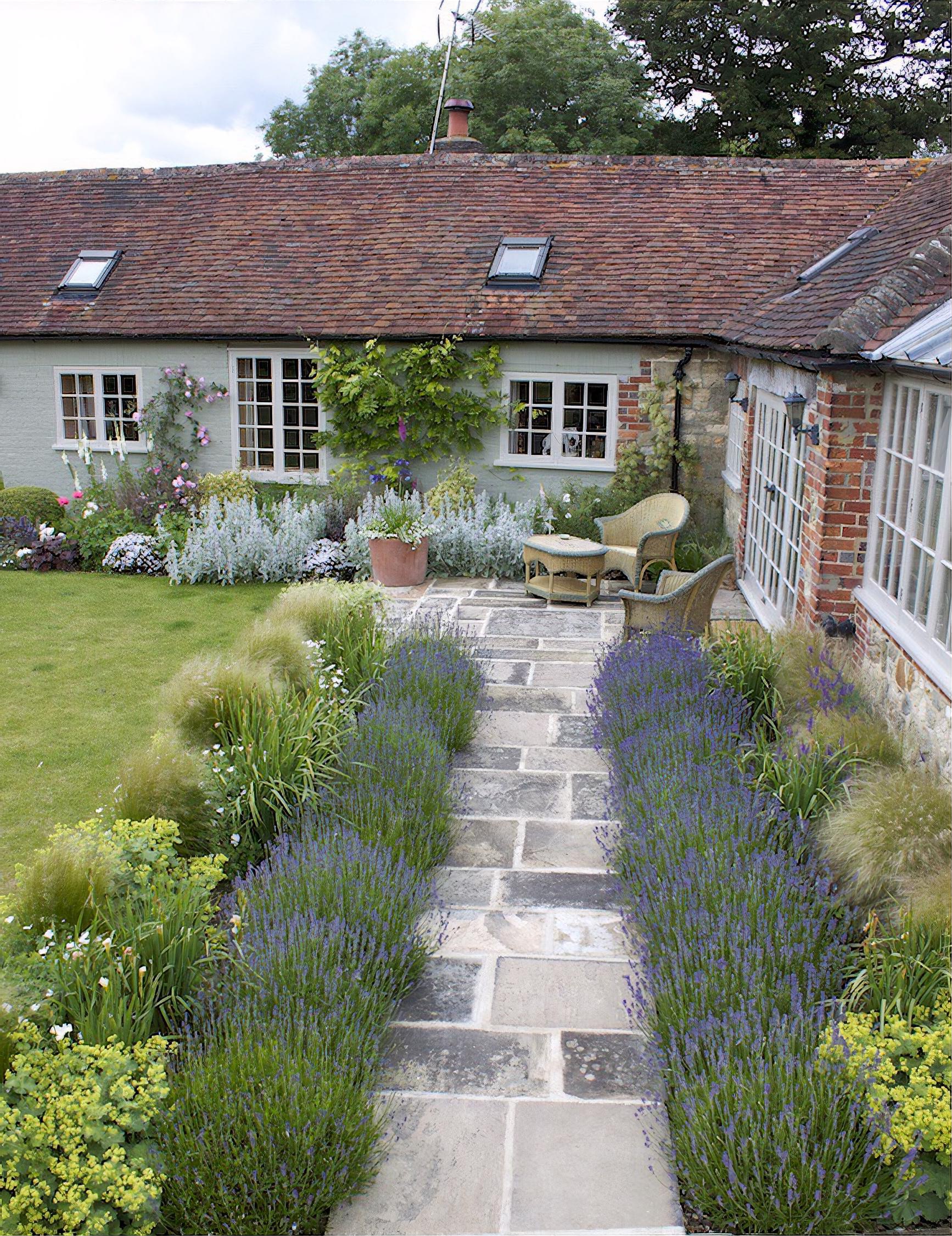 Converted farm courtyard garden by London garden designer Claudia de Yong