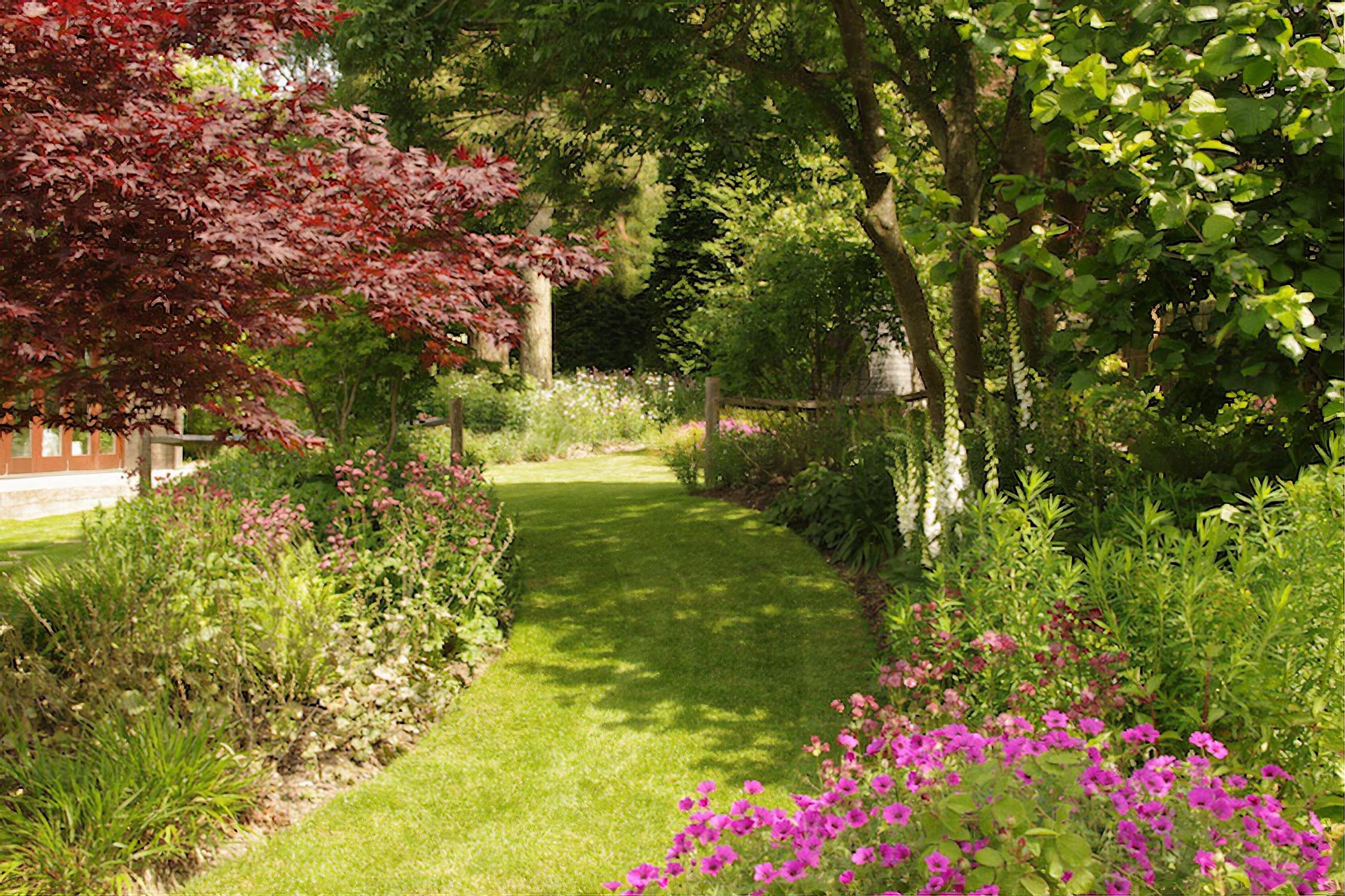 Large Country Garden Design in Surrey by garden designer Helen Elks ...